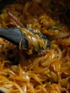 SRI LANKAN SEENI SAMBOL(spicy onion relish). | ISLAND SMILE
