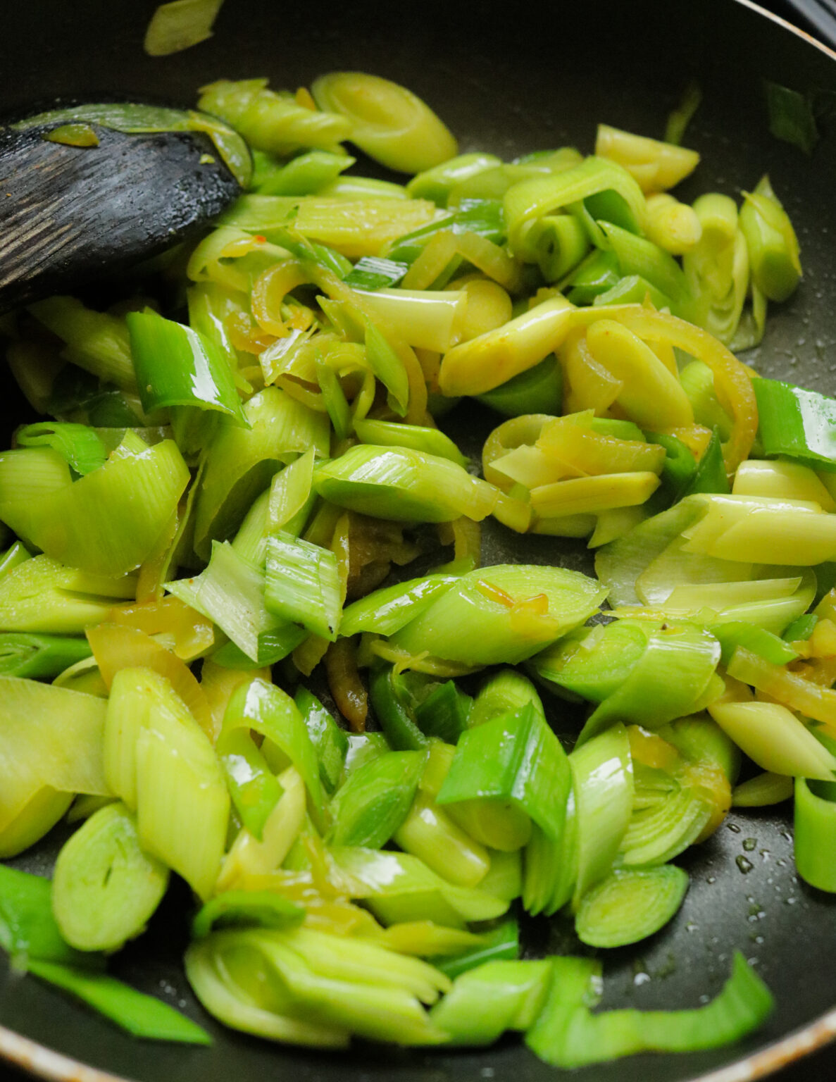 SRI LANKAN CHILLI LEEKS FRY(sauteed leeks) | ISLAND SMILE