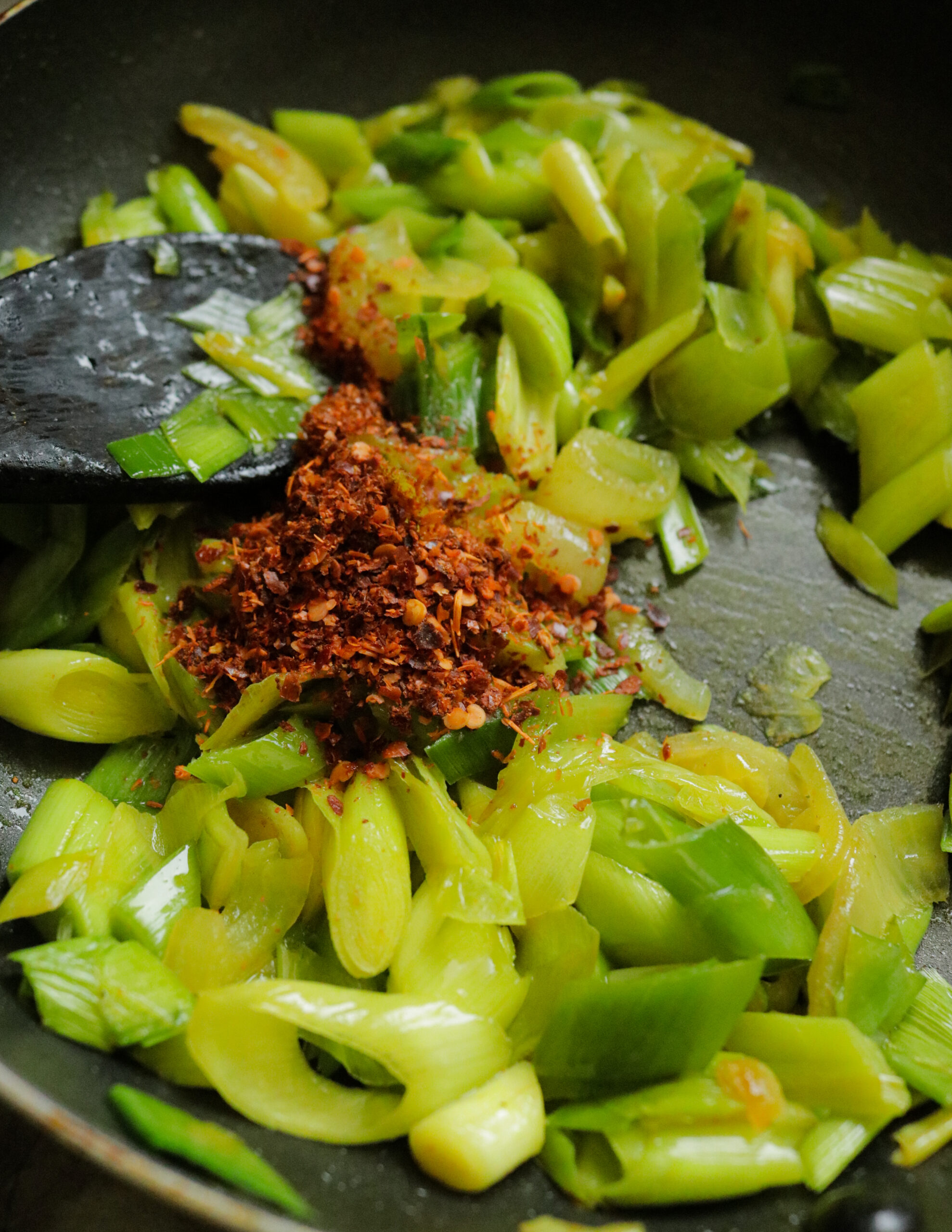 SRI LANKAN CHILLI LEEKS FRY(sauteed leeks) | ISLAND SMILE