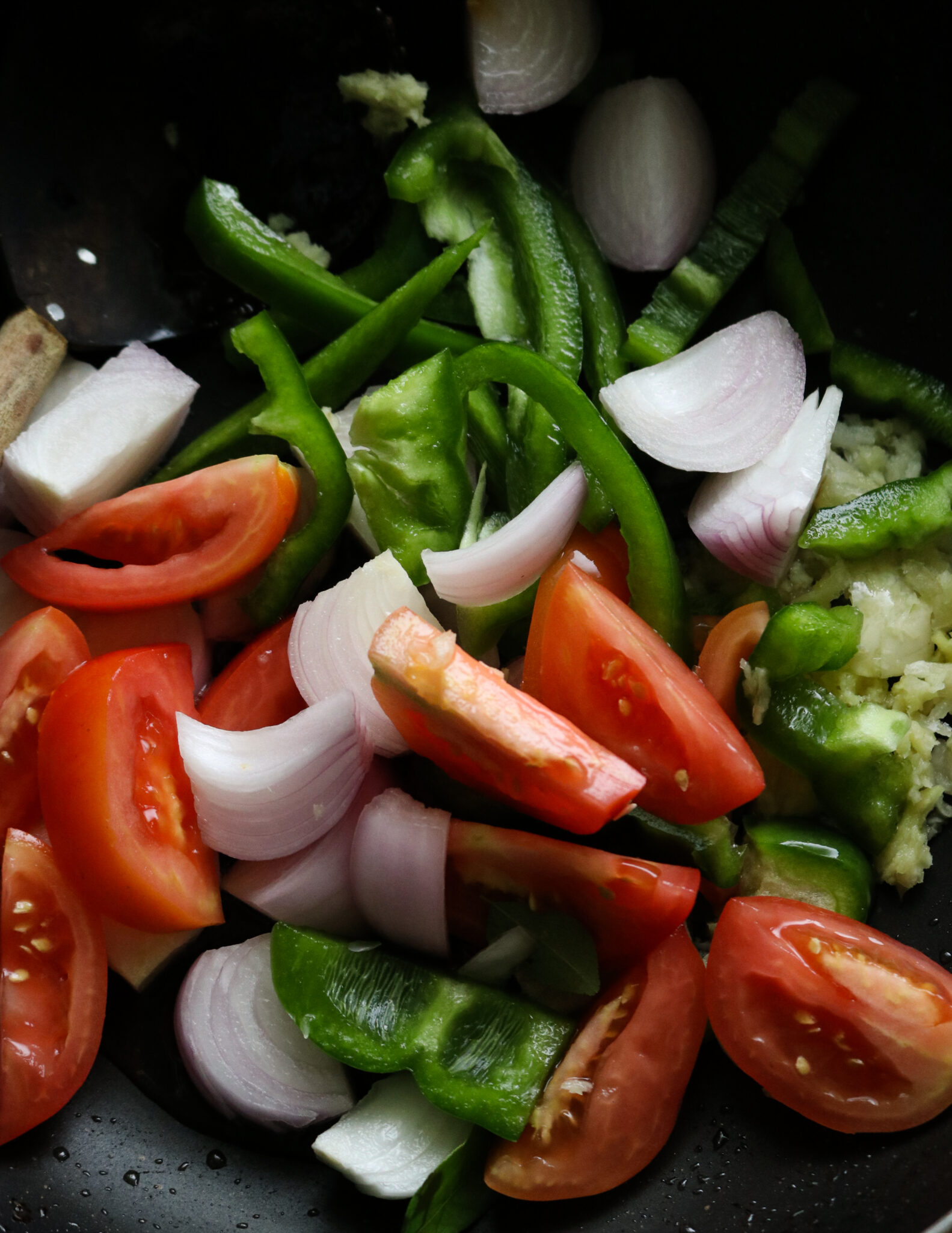 SRI LANKAN DEVILLED BEEF STIR-FRY | ISLAND SMILE