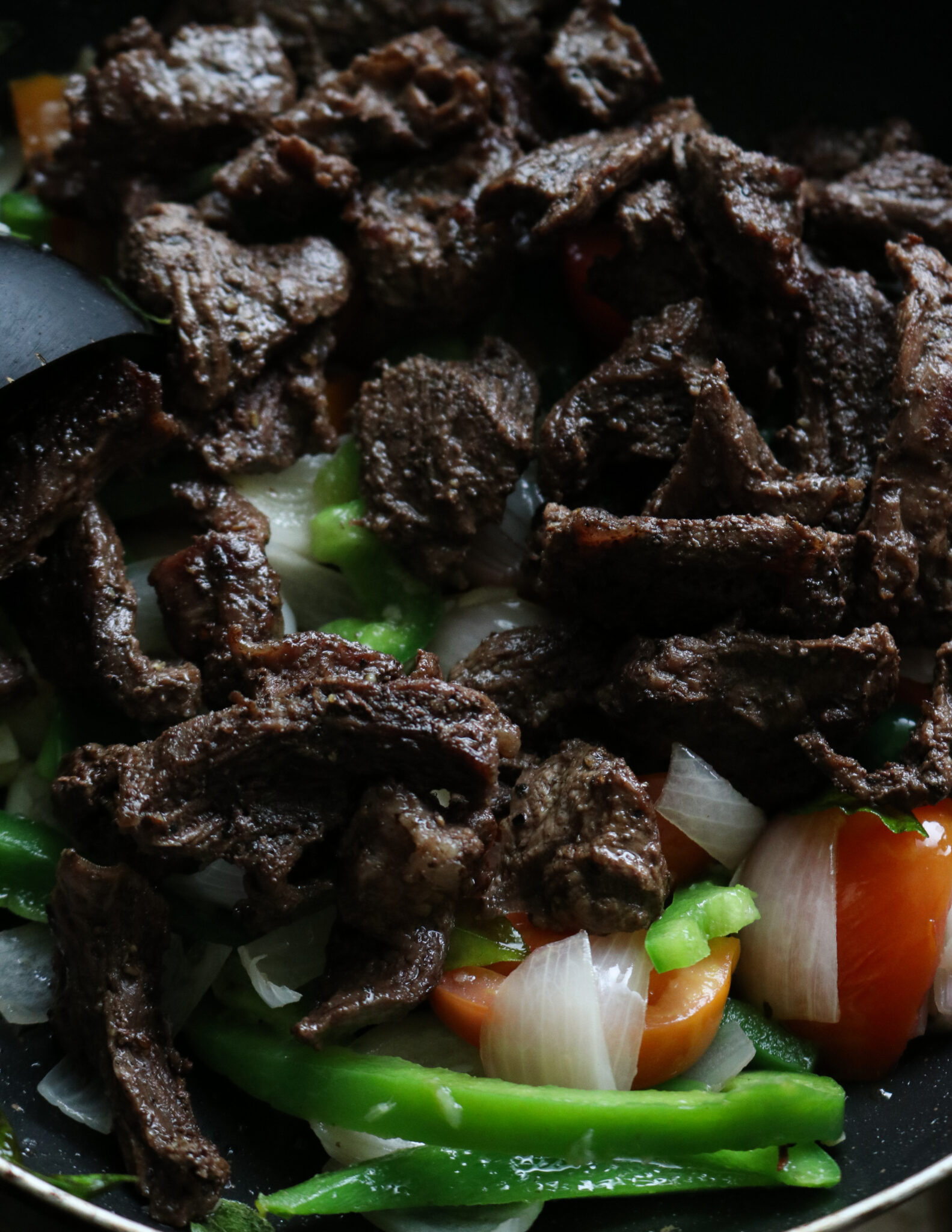 SRI LANKAN DEVILLED BEEF STIR-FRY | ISLAND SMILE