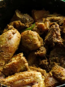 Sri Lankan spicy black chicken curry(kalupol chicken curry) | ISLAND SMILE