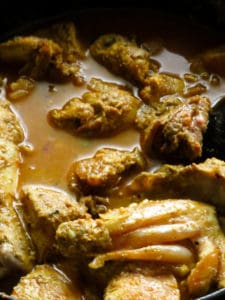 Sri Lankan spicy black chicken curry(kalupol chicken curry) | ISLAND SMILE