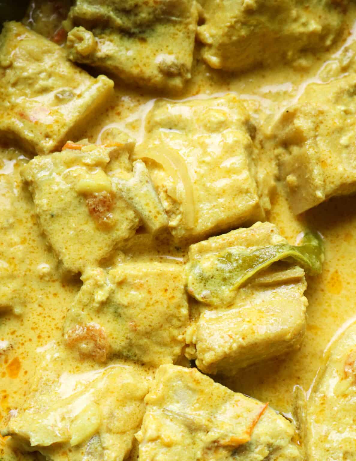 Sri Lankan creamy coconut fish curry(thalapath fish curry). | ISLAND SMILE